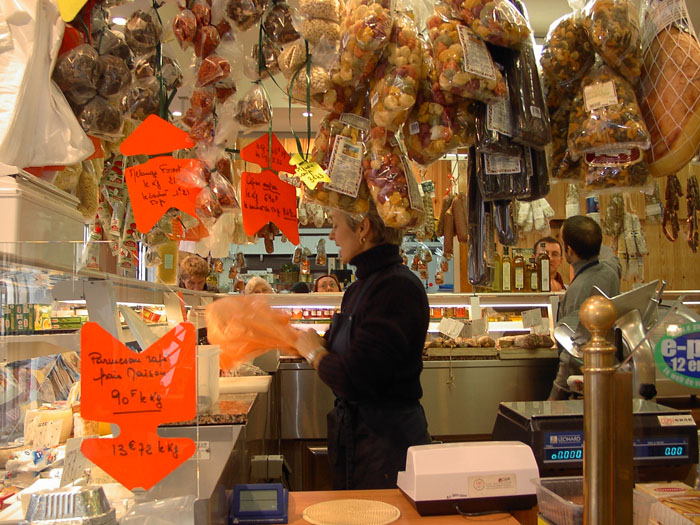 Paris markets. The top 12 outdoor markets and market streets.