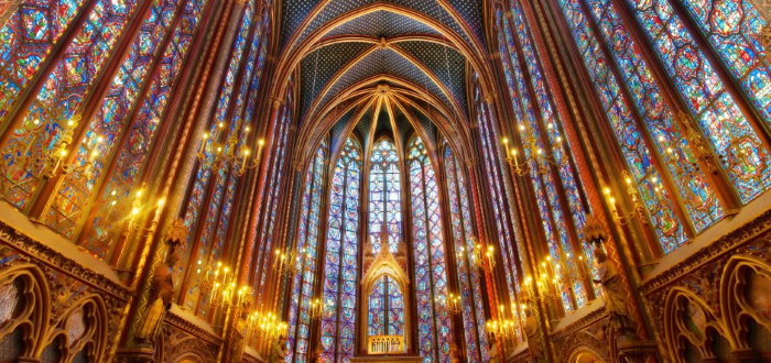 Churches in Paris. Catholic mass in Paris.